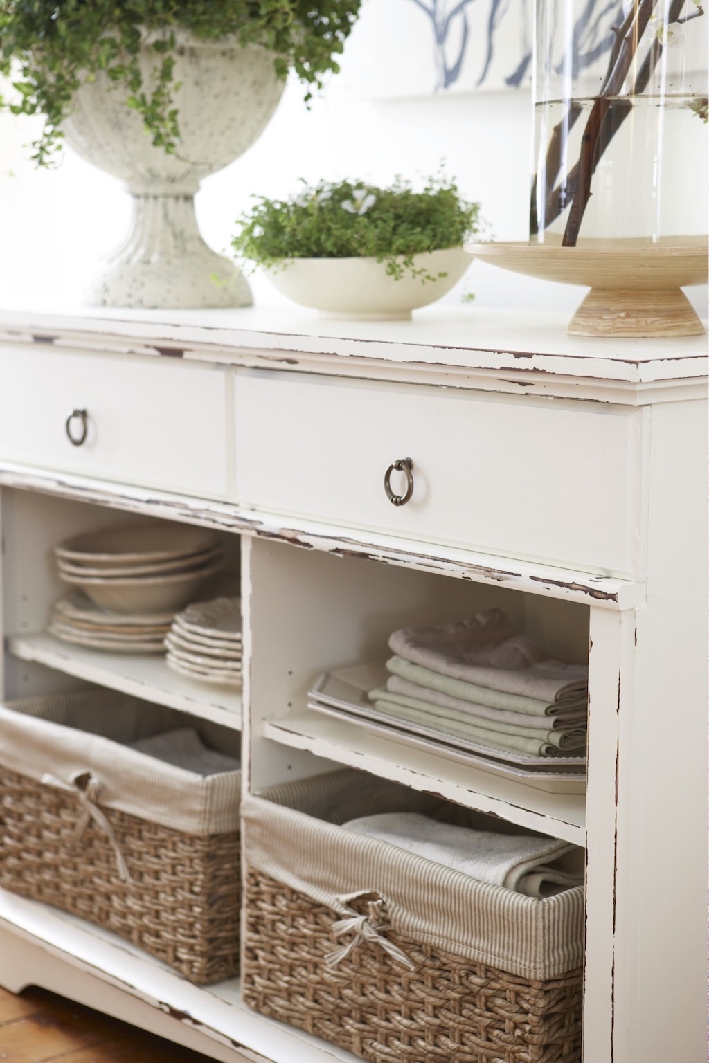 HOW TO BEAUTIFULLY STYLE A CONSOLE TABLE - Home Styling Works